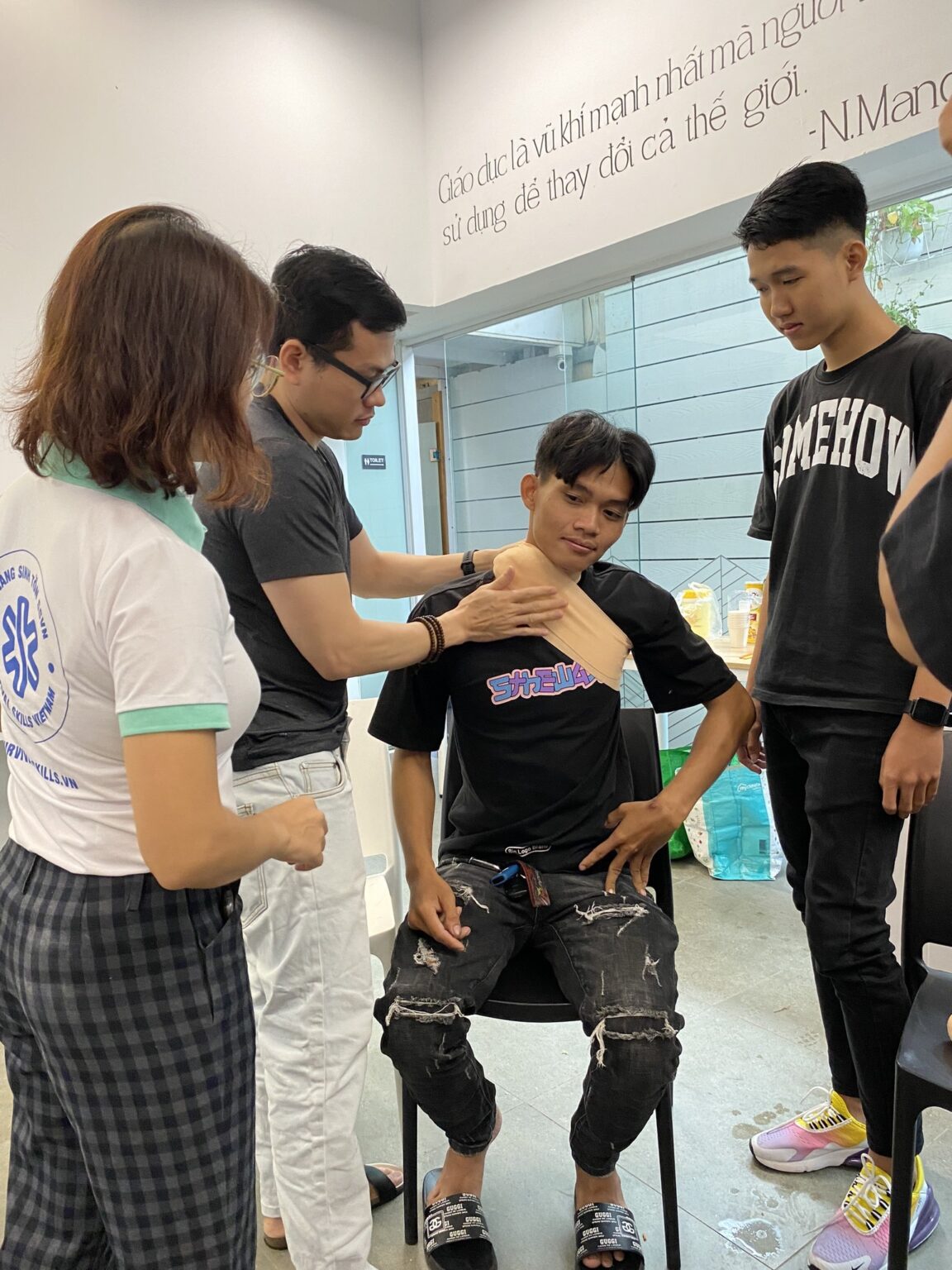 First aid skills for the Deaf - Kỹ năng Sinh tồn SSVN