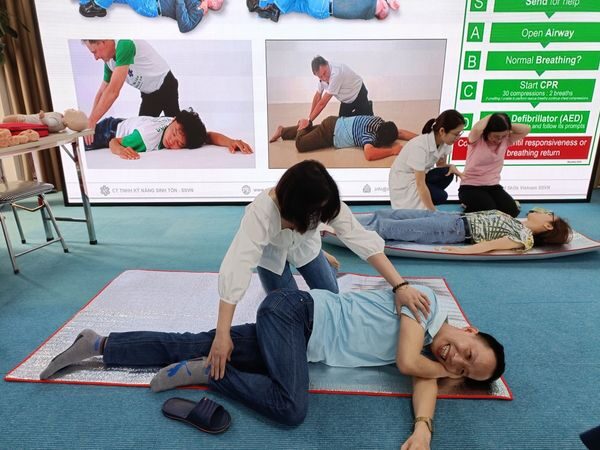 Basic first aid knowledge - Kỹ năng Sinh tồn SSVN